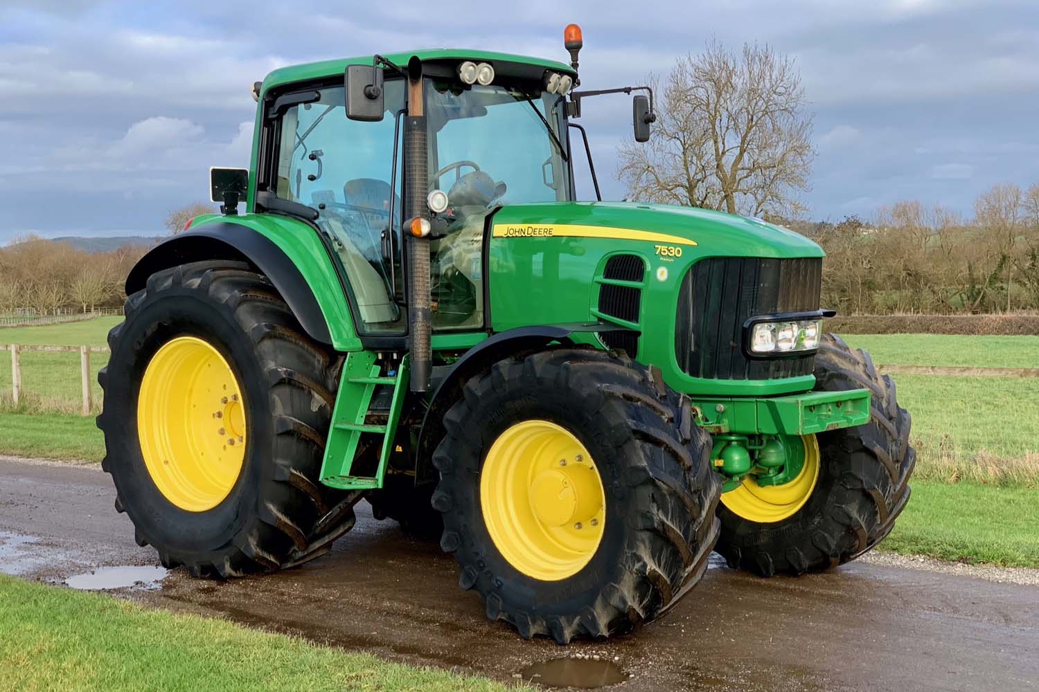 Specyfikacja techniczna John Deere 7530 - mocny ciągnik dla wymagających