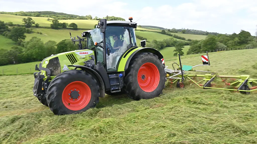 Specifications Claas Arion 470 - Powerful tractor for efficient farming