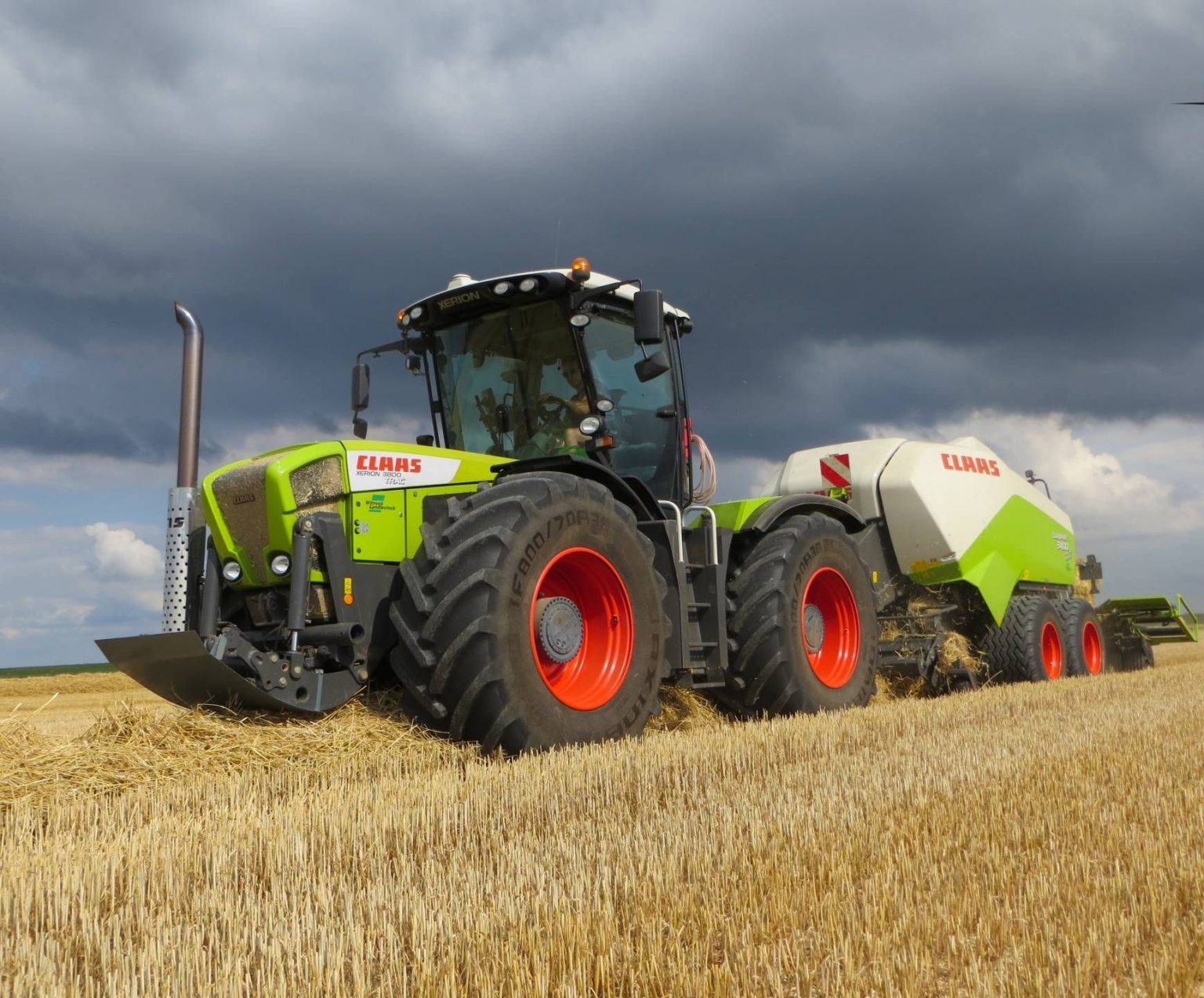 Claas Xerion 3800 dados técnicos - poderosas máquinas agrícolas