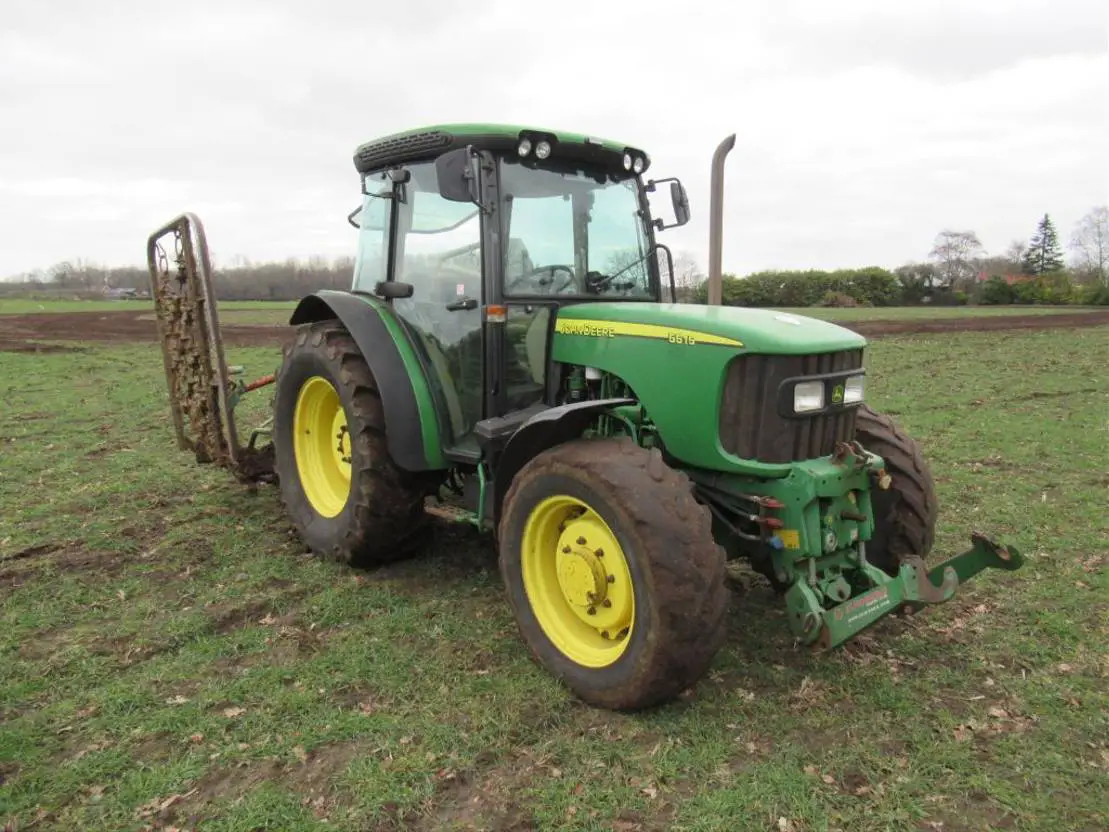 Especificaciones de John Deere 5515: rendimiento y más