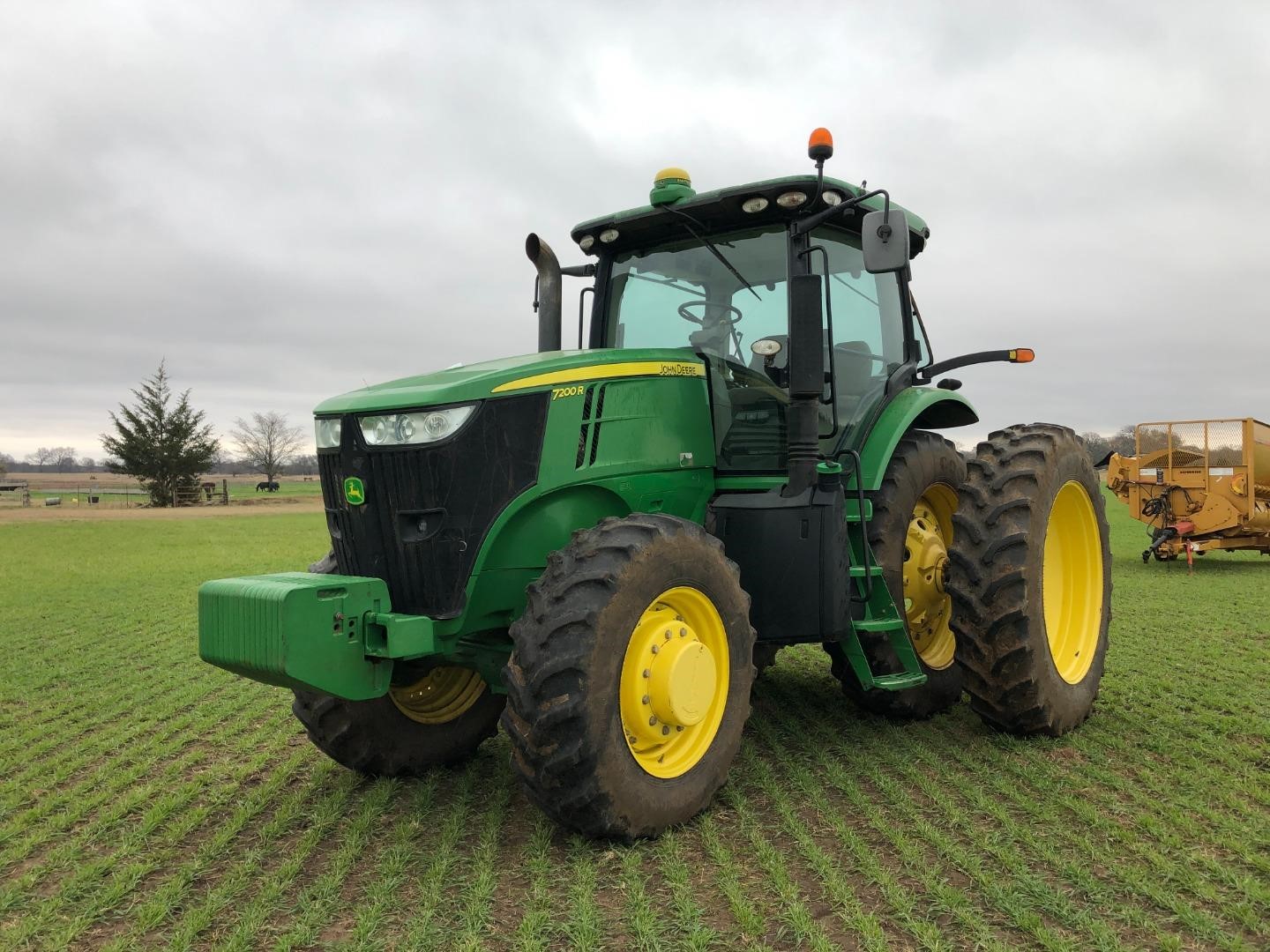 John Deere 7200R Specifications - Performance and Versatility