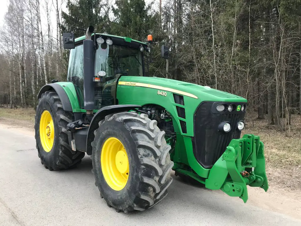 Especificaciones de John Deere 8430 - Detalles del tractor potente